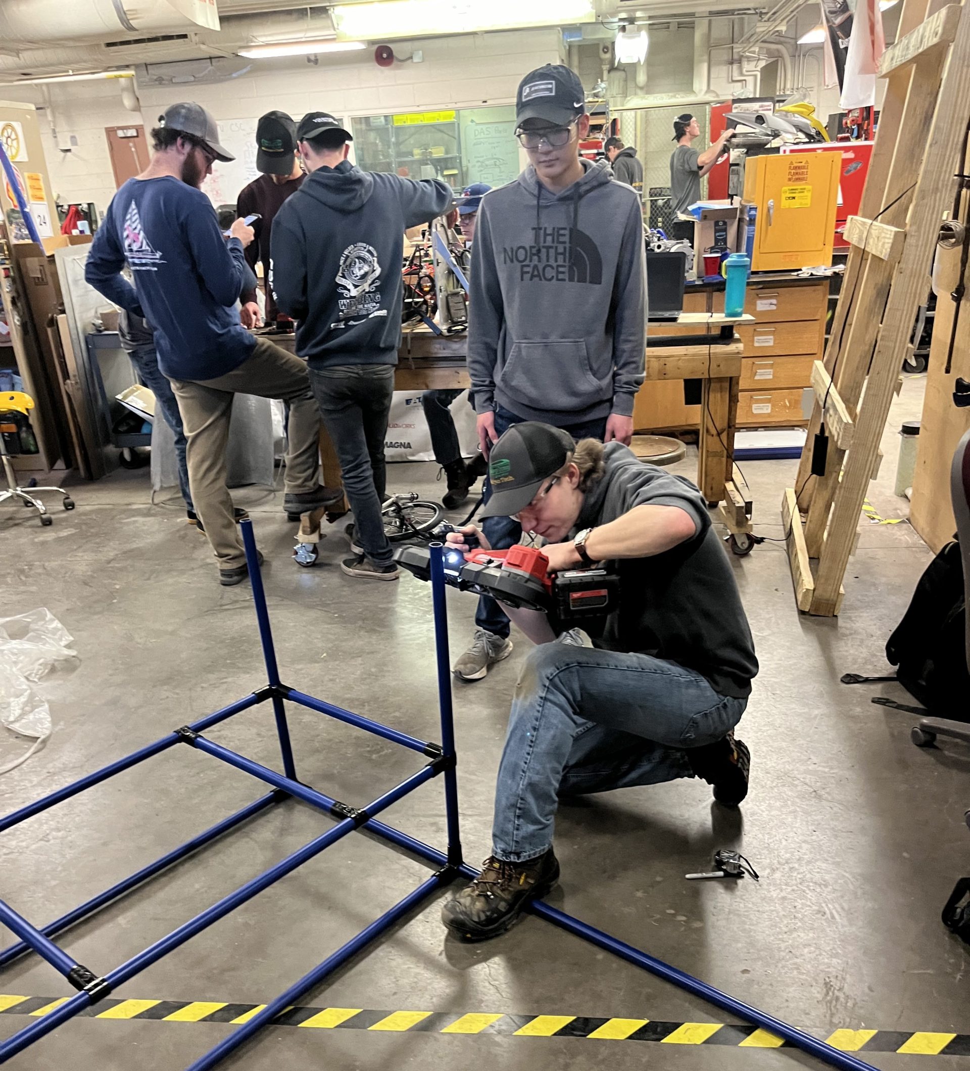 A Mobile Work Bench for an Engineering Student Competition - Flexpipe USA